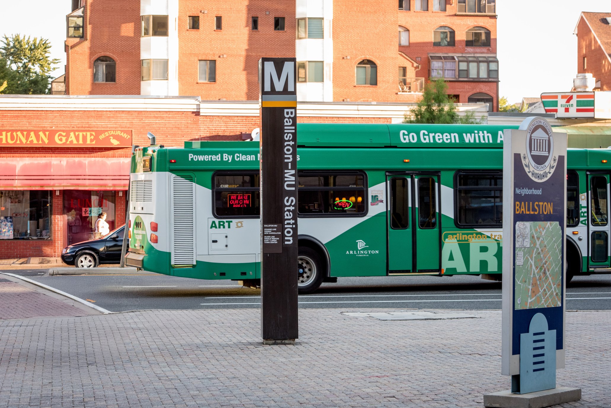 Explore Arlington with Quick Glance Guides